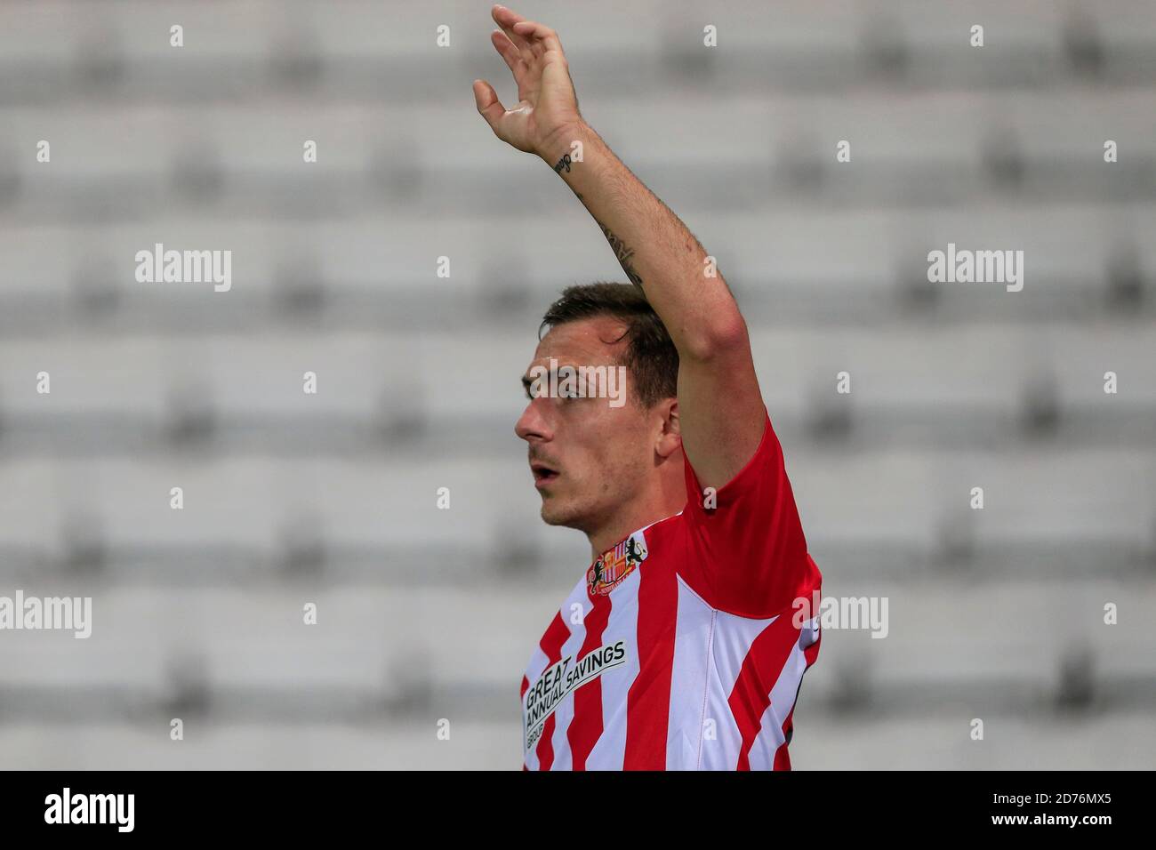Josh Scowen (14) of Sunderland in action Stock Photo - Alamy