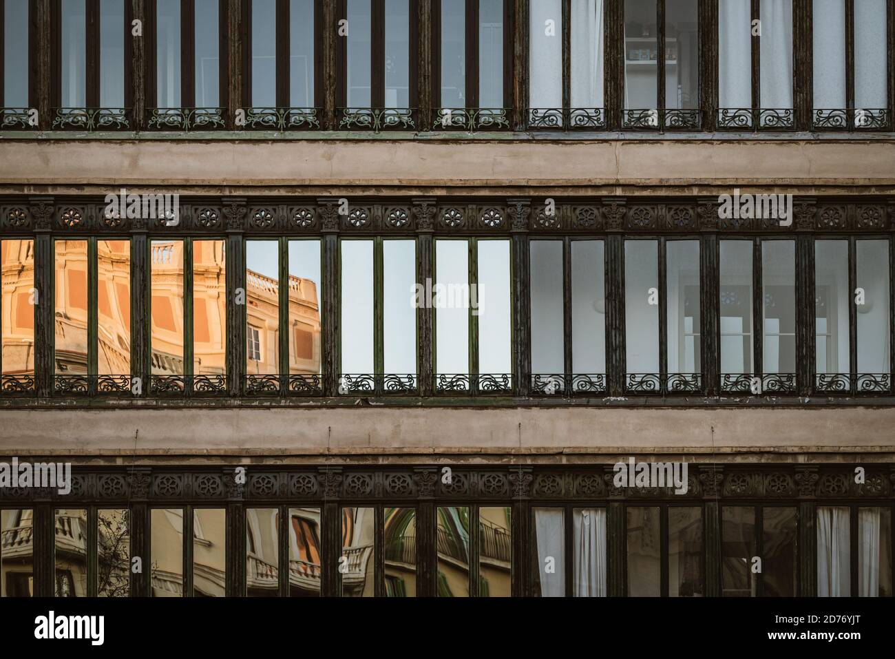 Ornamental frontage hi-res stock photography and images - Alamy