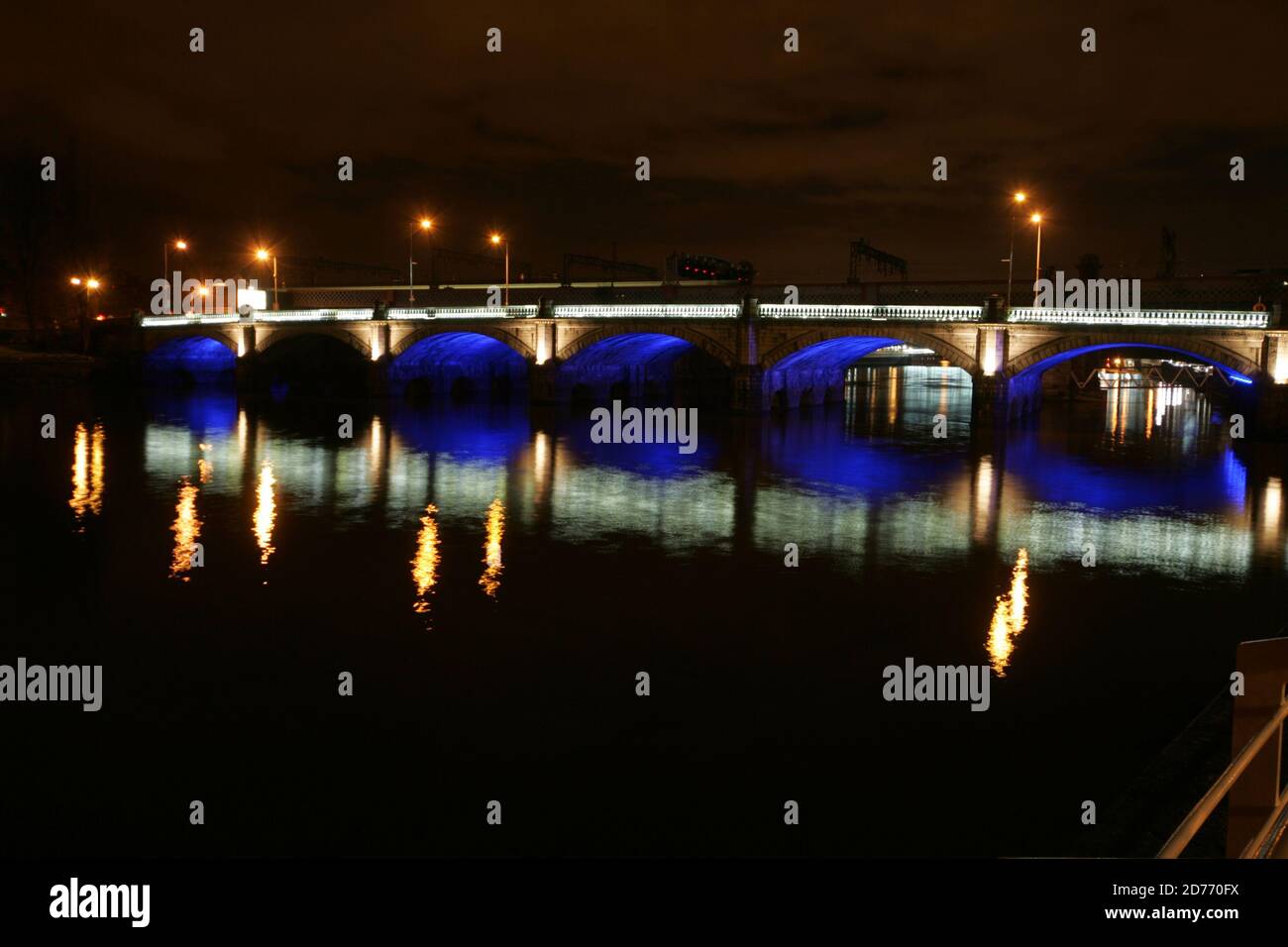 Glasgow, Scotland, UK.. Bridges over the River Clyde at night time ...