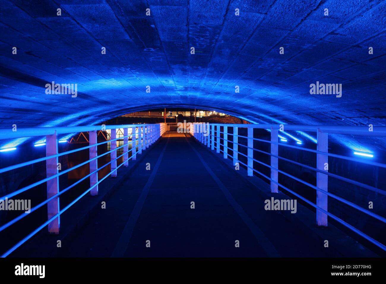 Glasgow, Scotland, UK.. Bridges over the River Clyde at night time ...