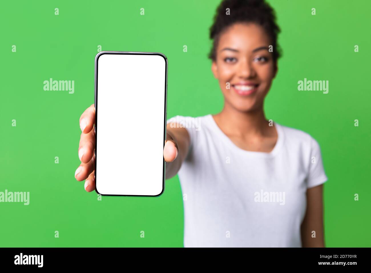 Black woman showing white blank cell phone screen Stock Photo - Alamy
