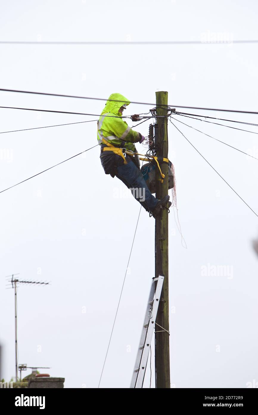 Telephone Pole Worker High Resolution Stock Photography and Images - Alamy