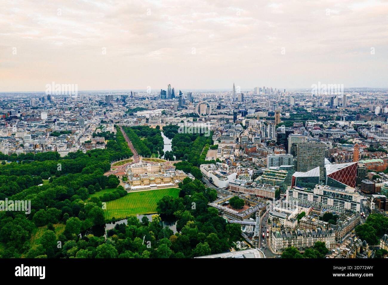 Buckingham palace aerial view hi-res stock photography and images - Alamy