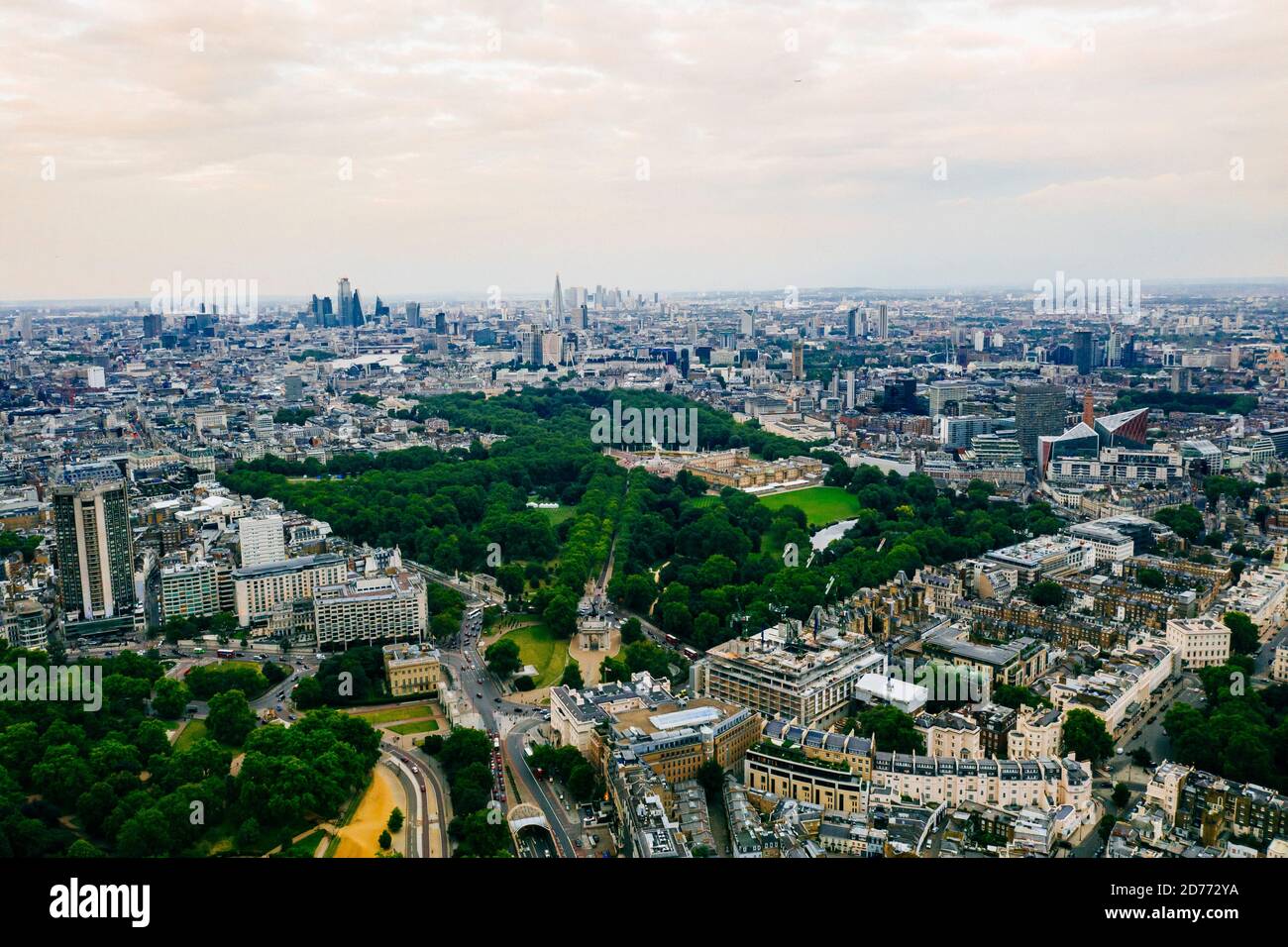Buckingham palace aerial view hi-res stock photography and images - Alamy
