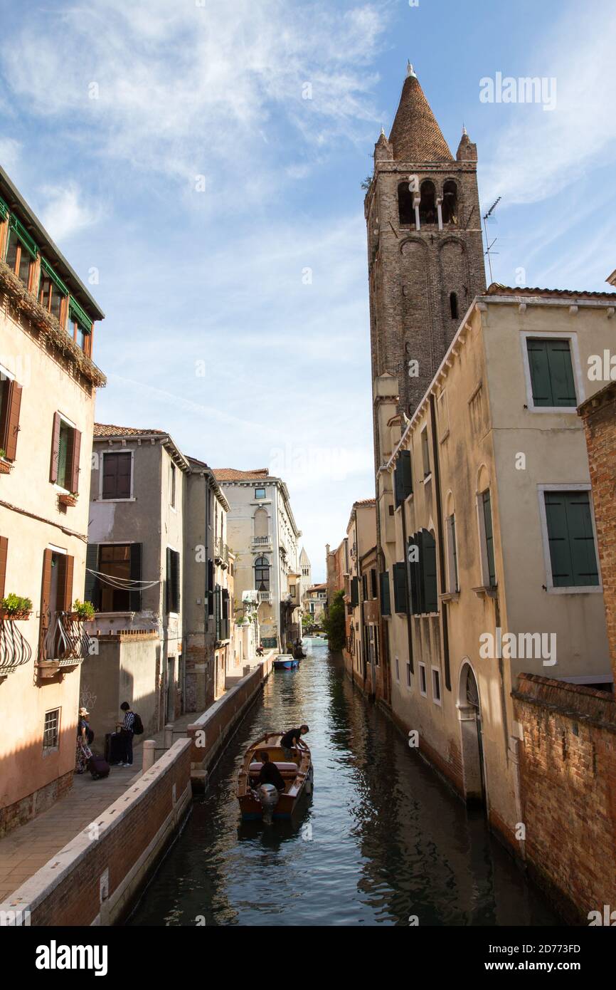Chiesa di san barnaba venice hi-res stock photography and images - Alamy