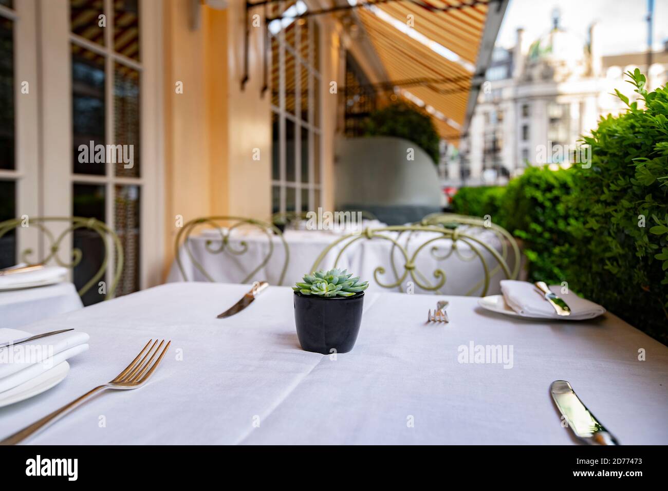 London street view with restaurant terrace outdoor Stock Photo - Alamy