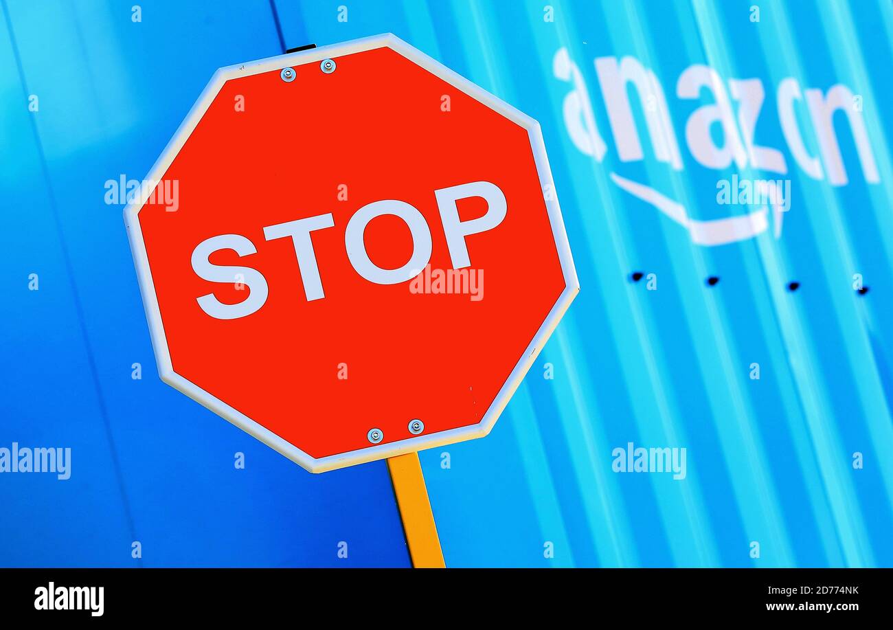 Amazon logistics and container site hi-res stock photography and images ...