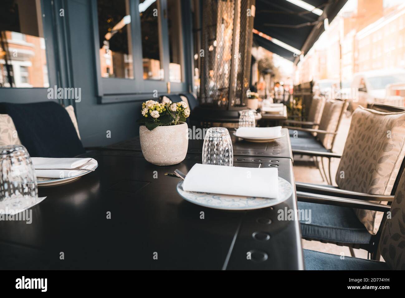 London coffee and restaurant terrace with tables and chairs Stock Photo ...
