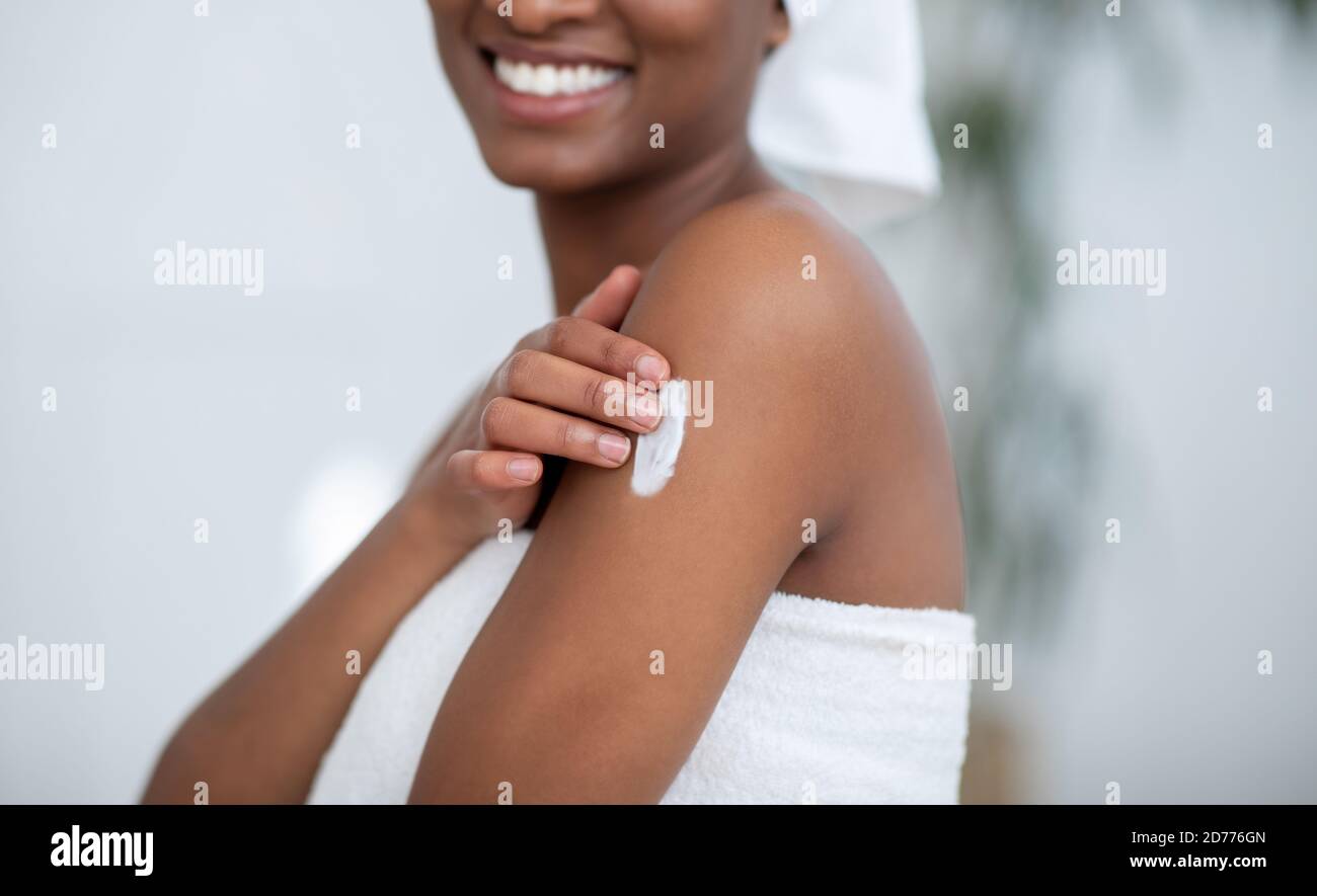 Moisturizing skin in morning after shower at home Stock Photo - Alamy
