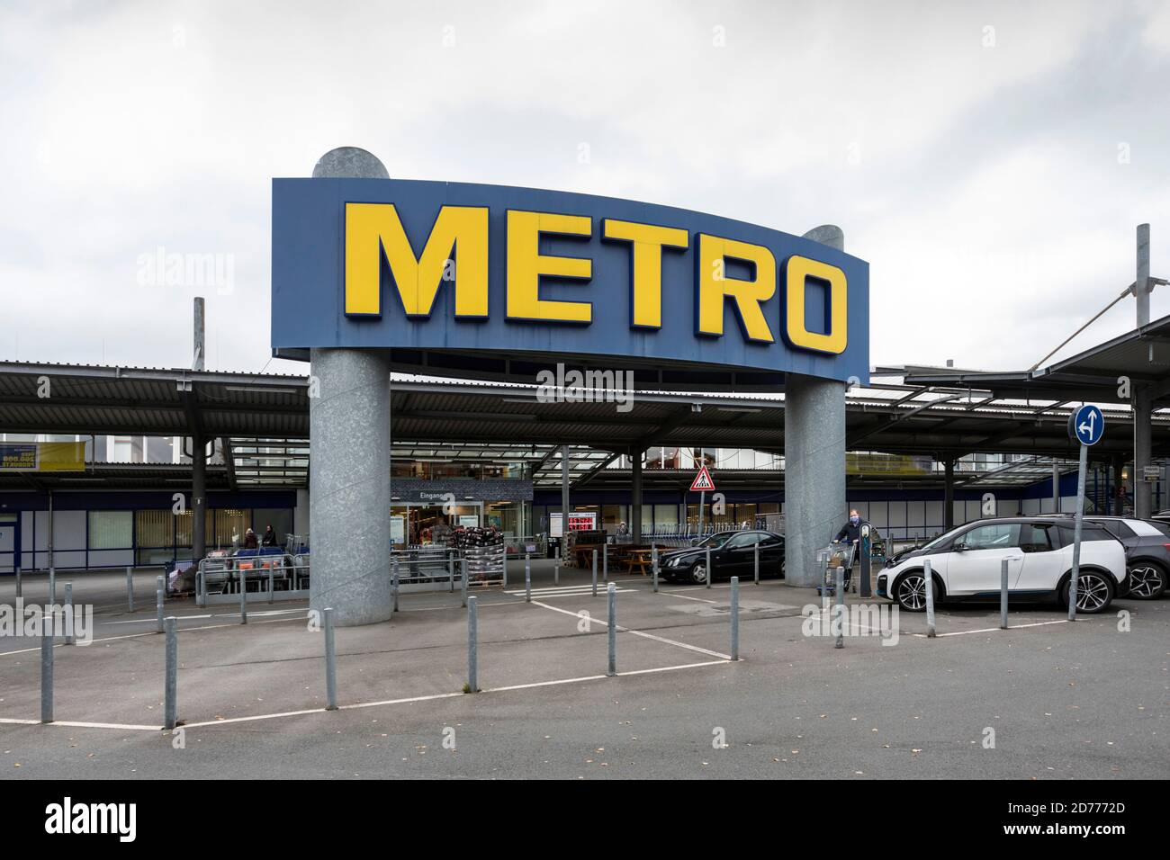 Metro supermarket hi-res stock photography and images - Alamy