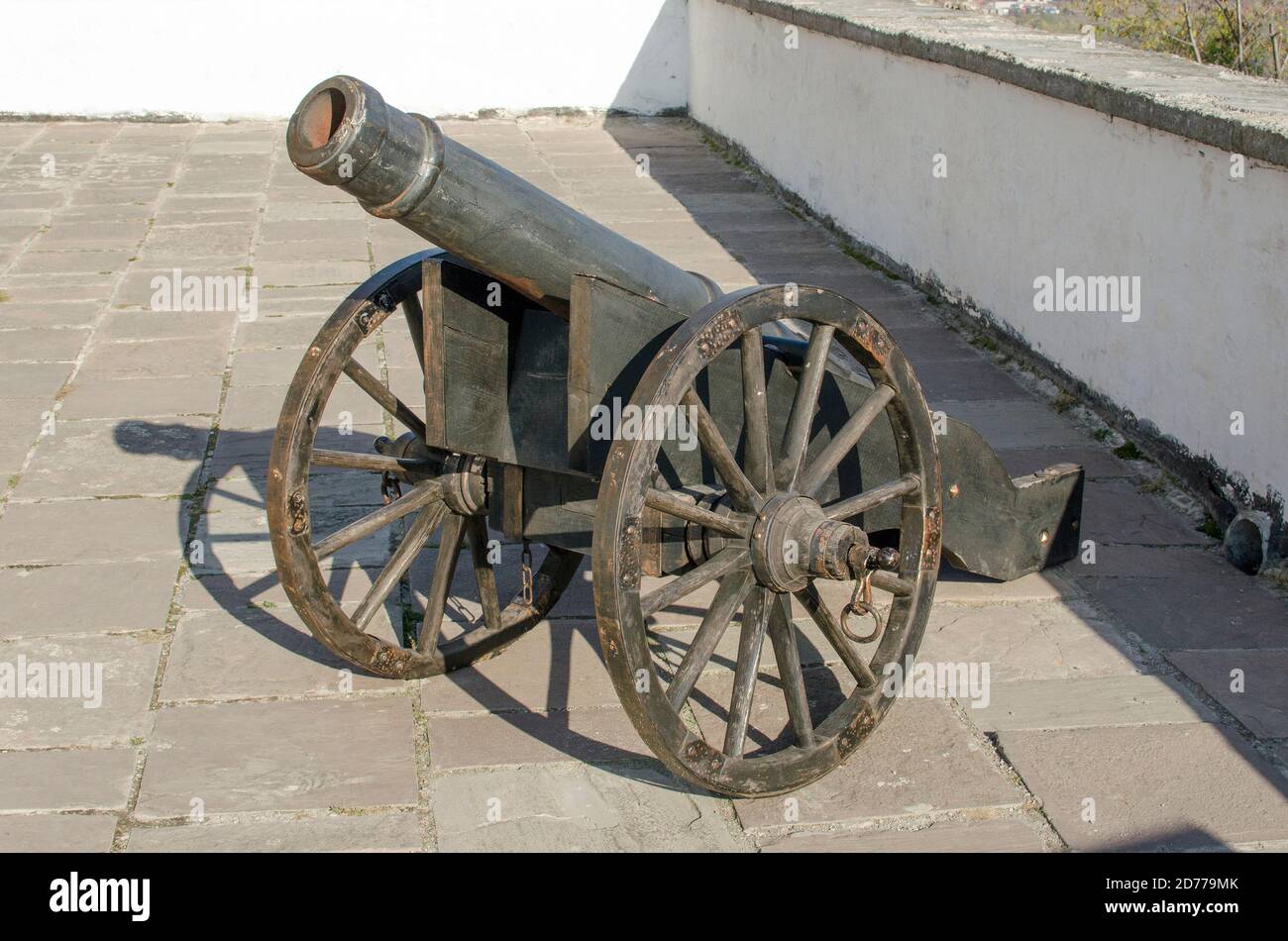 Old metal cannon on the wall of the fortress Stock Photo - Alamy