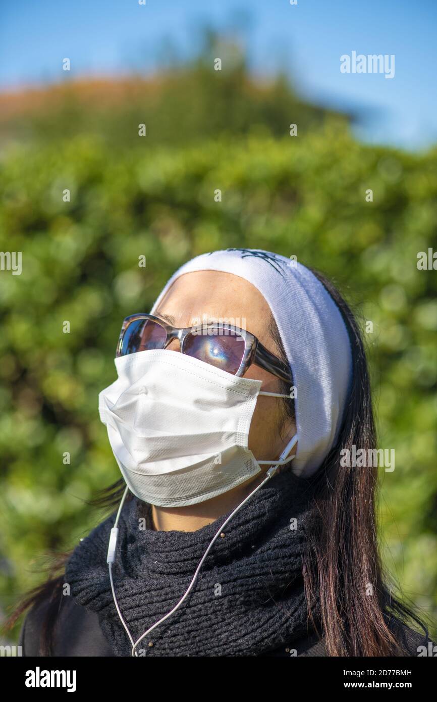 Woman wearing health mask hi-res stock photography and images - Alamy