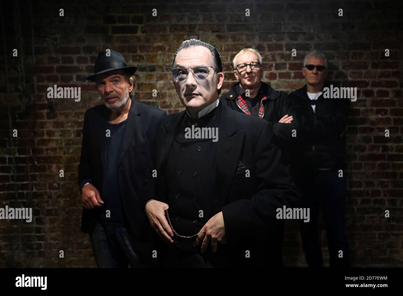 The damned band 1976 hi-res stock photography and images - Alamy