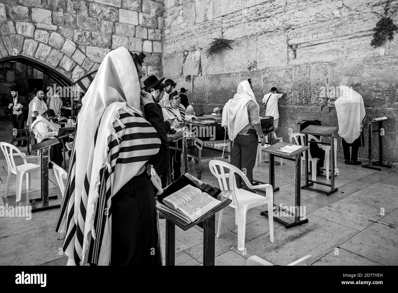 Jews praying at western wall Black and White Stock Photos & Images - Alamy
