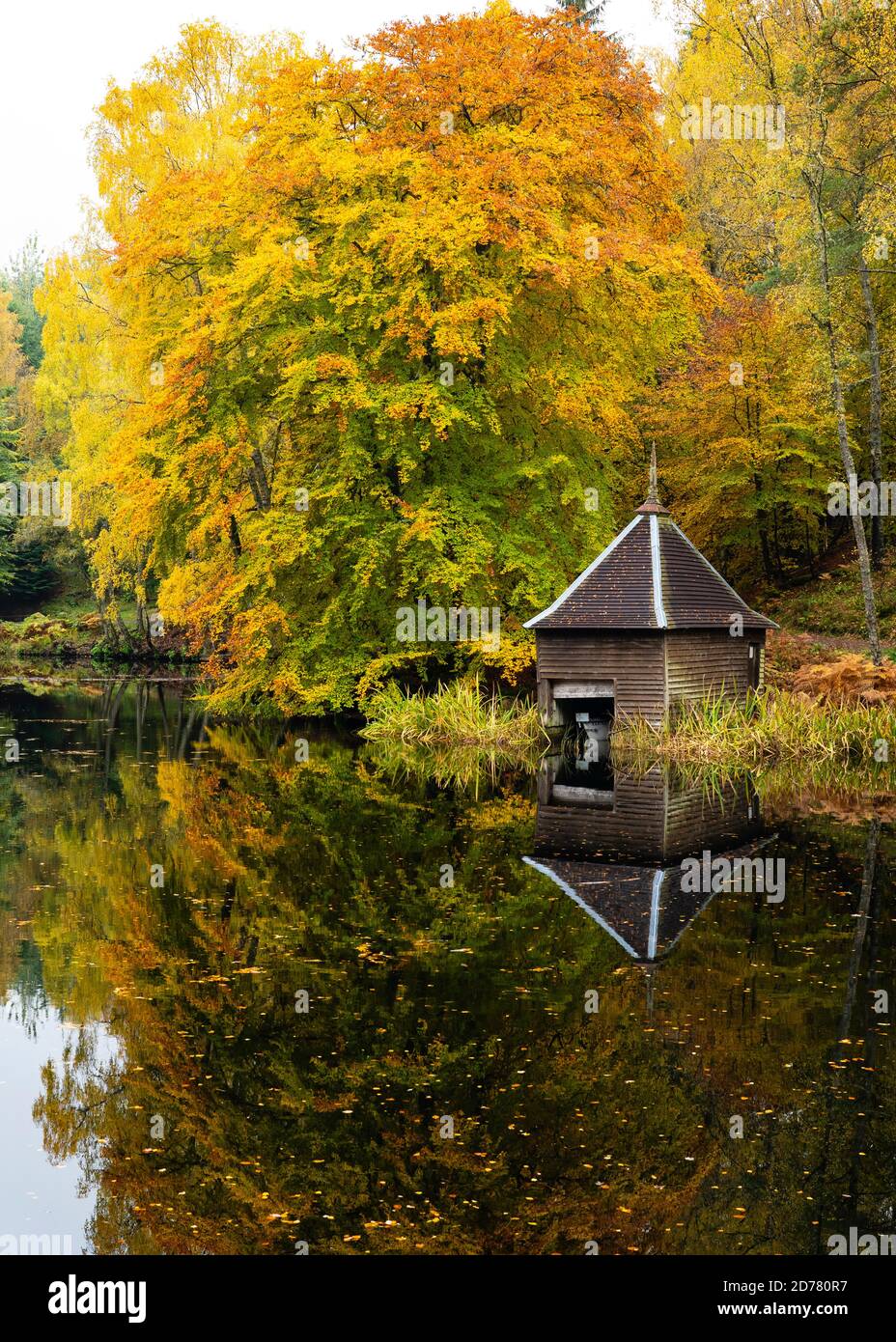 Loch dunmore boathouse hi-res stock photography and images - Alamy