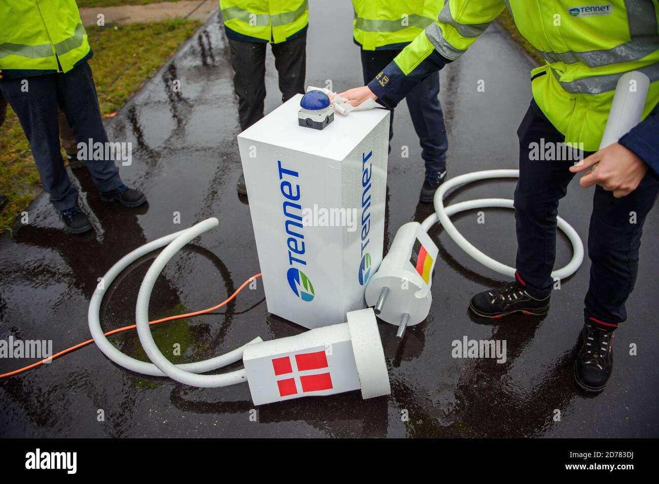 Handewitt, Germany. 21st Oct, 2020. An employee wipes the symbolic ...