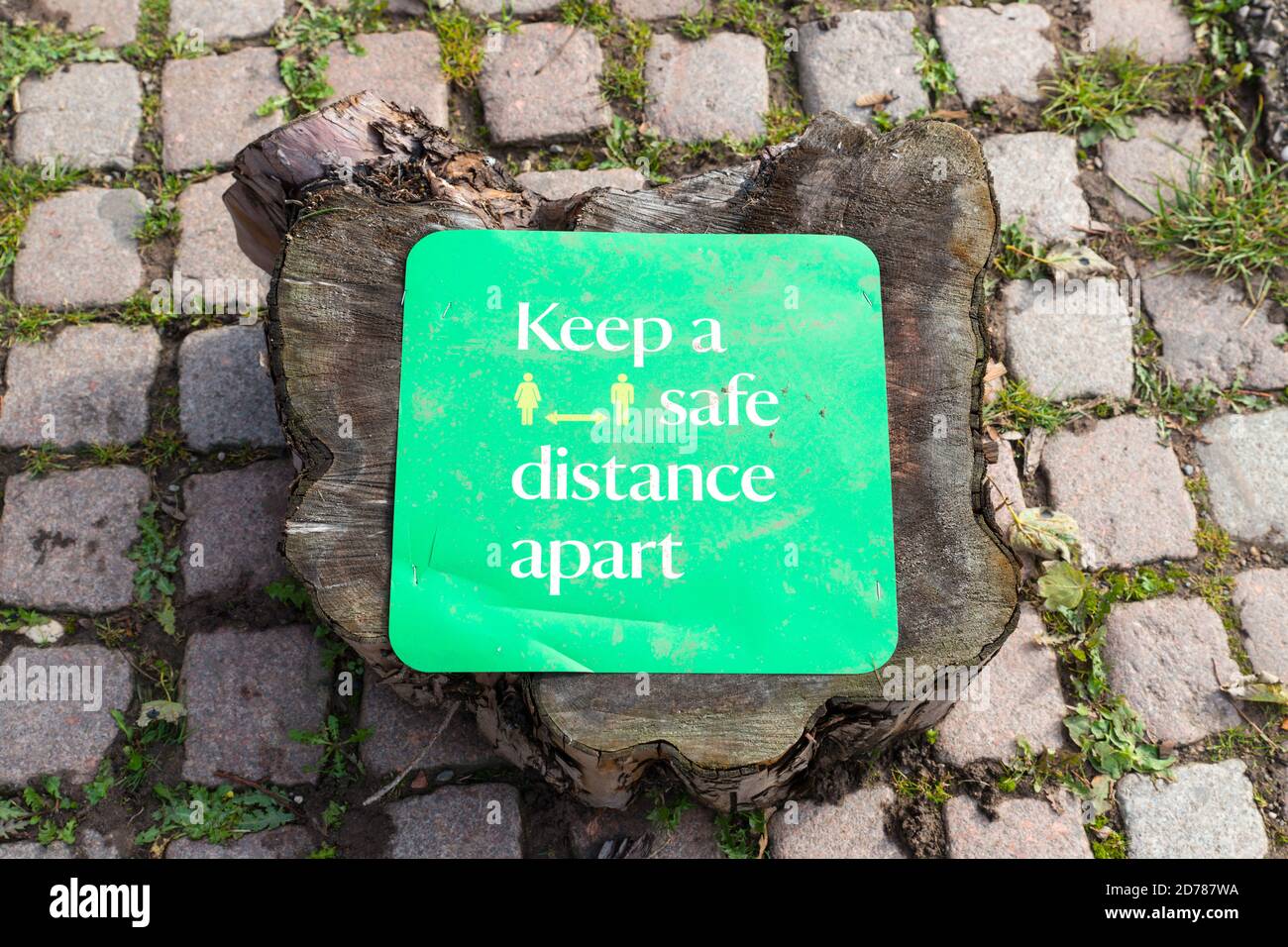 Safe distance of 2 metres sign hi-res stock photography and images - Alamy