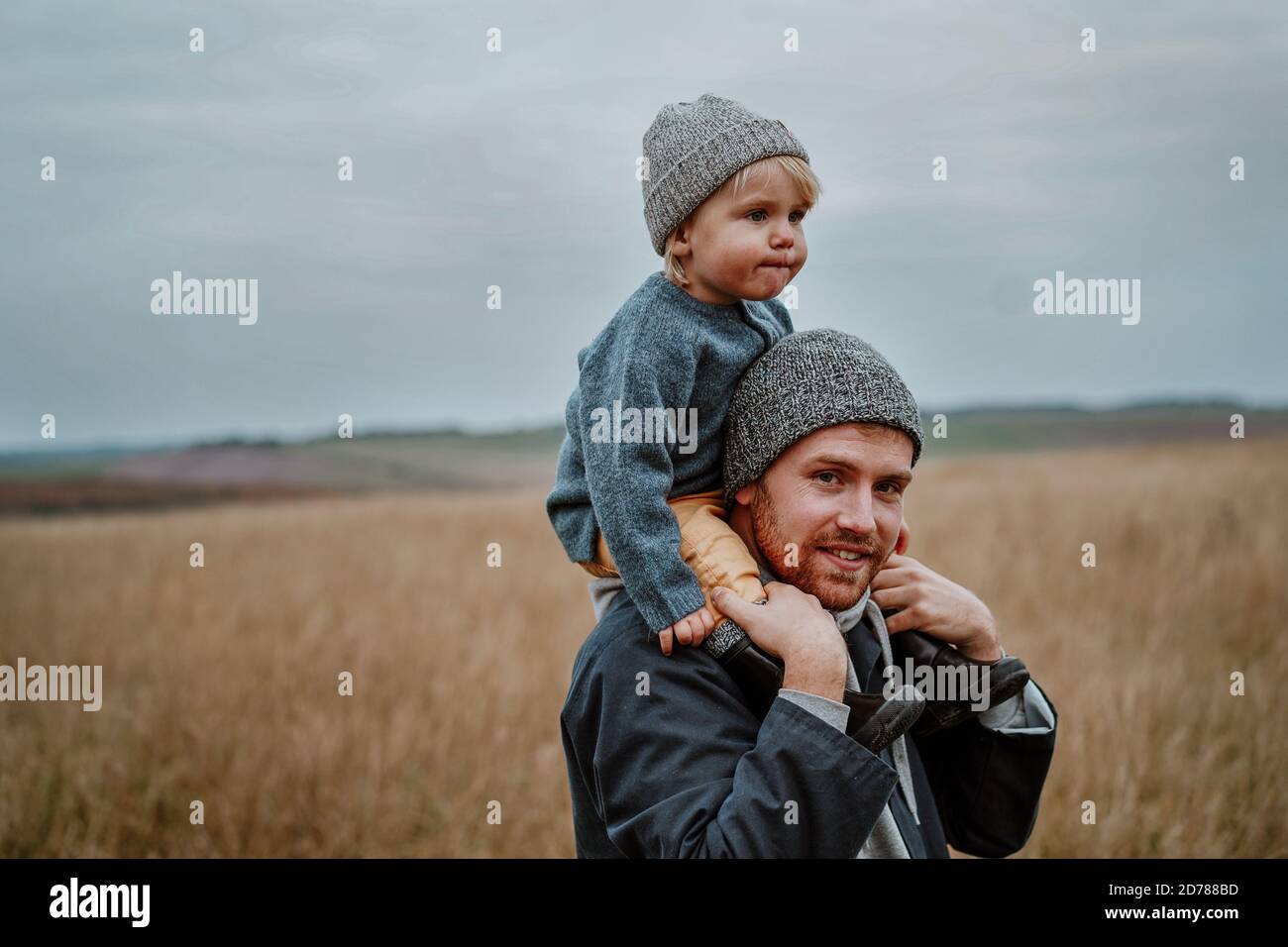 Shoulder carry hi-res stock photography and images - Alamy