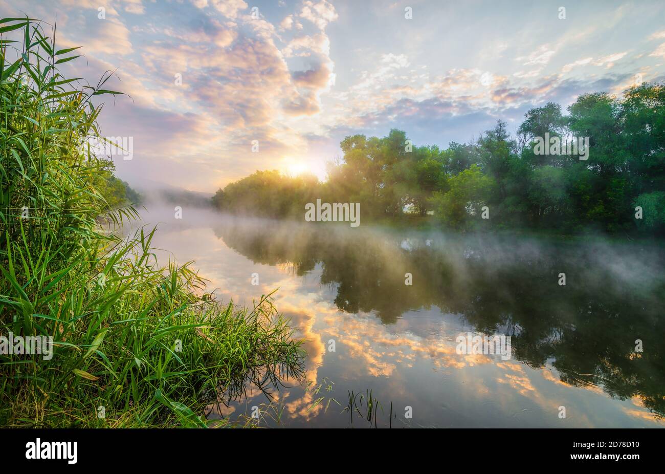 Morning river fog hi-res stock photography and images - Alamy