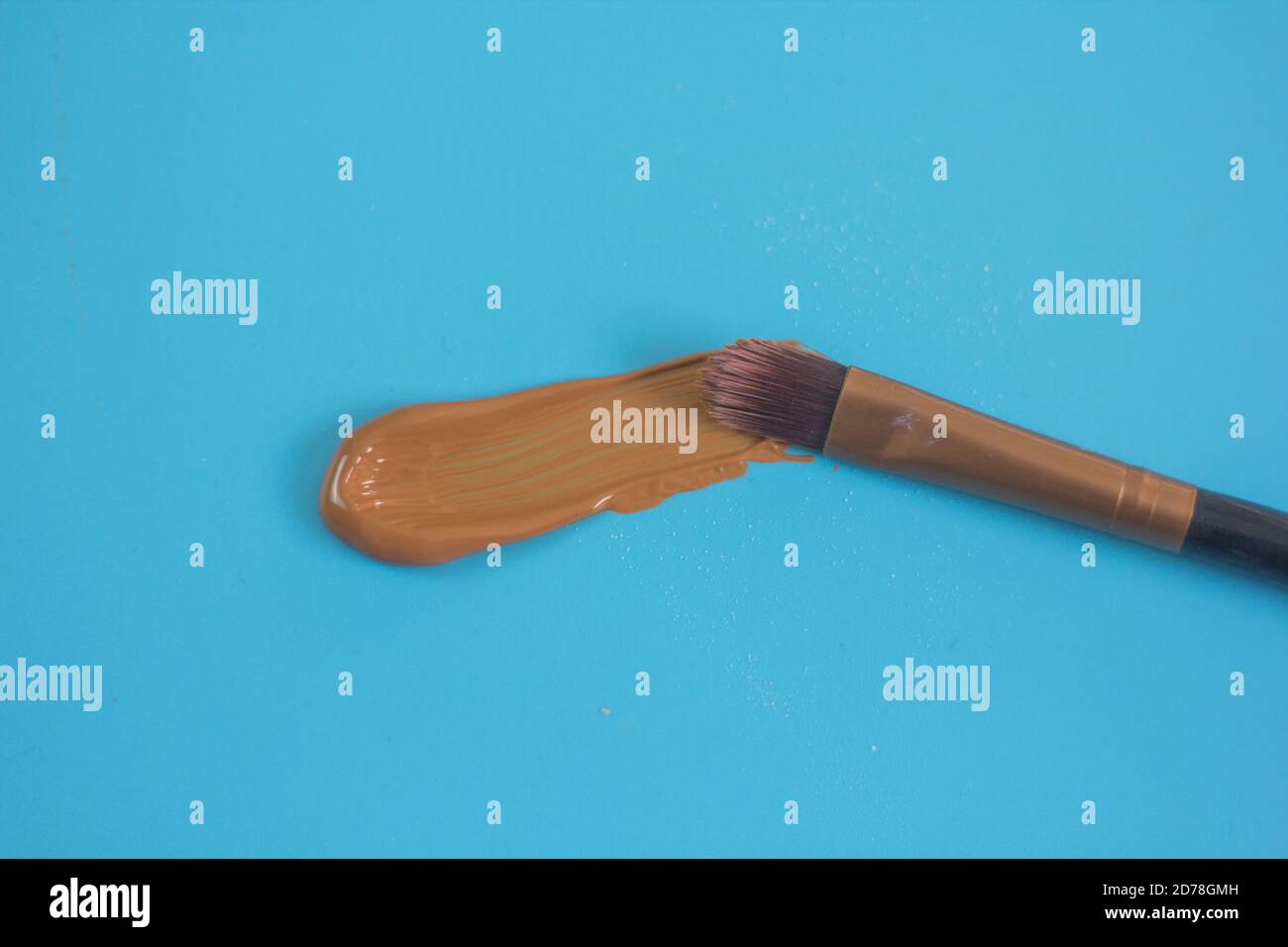 Make up elements on a table Stock Photo - Alamy