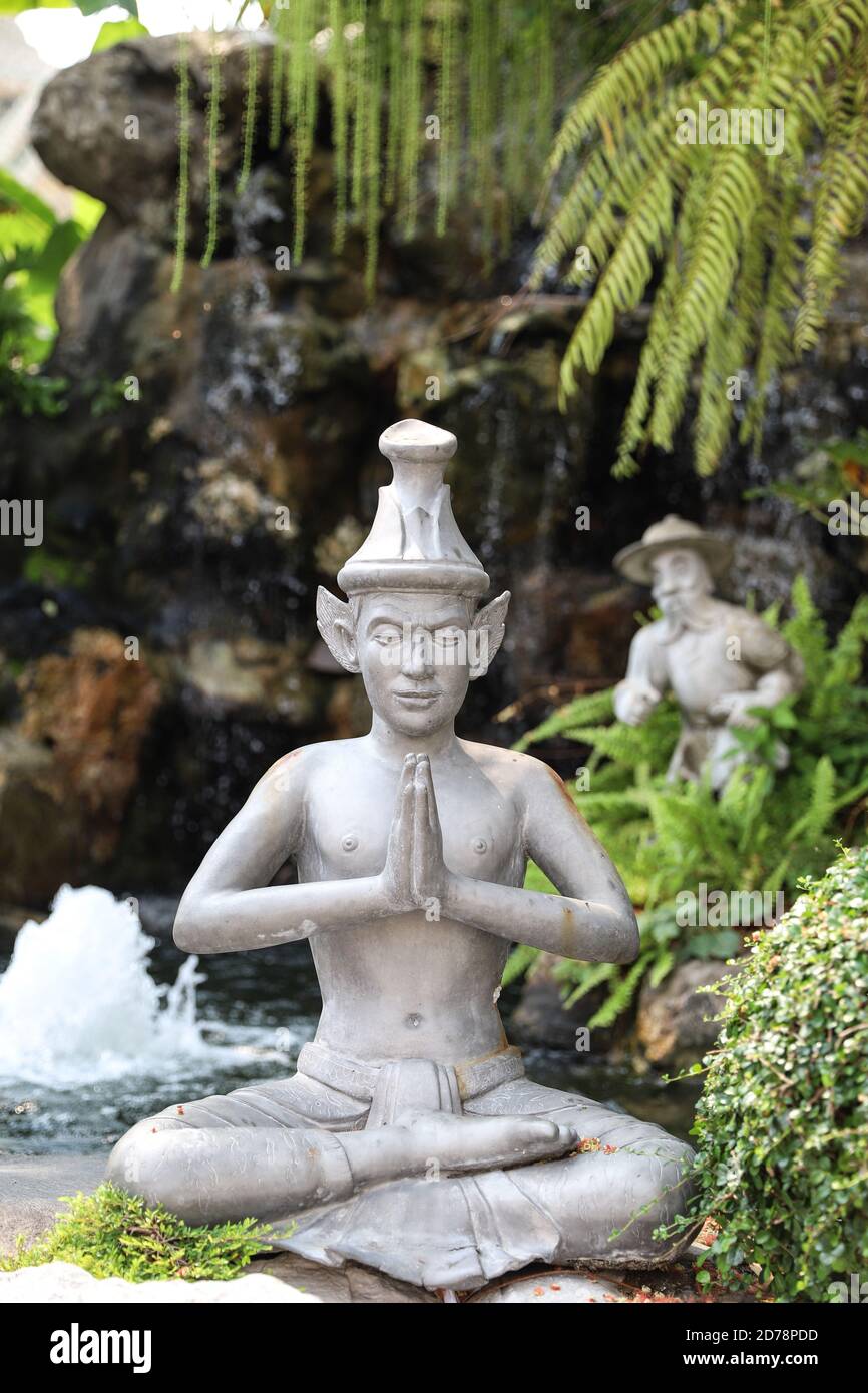 Traditional Statue in a temple Stock Photo - Alamy
