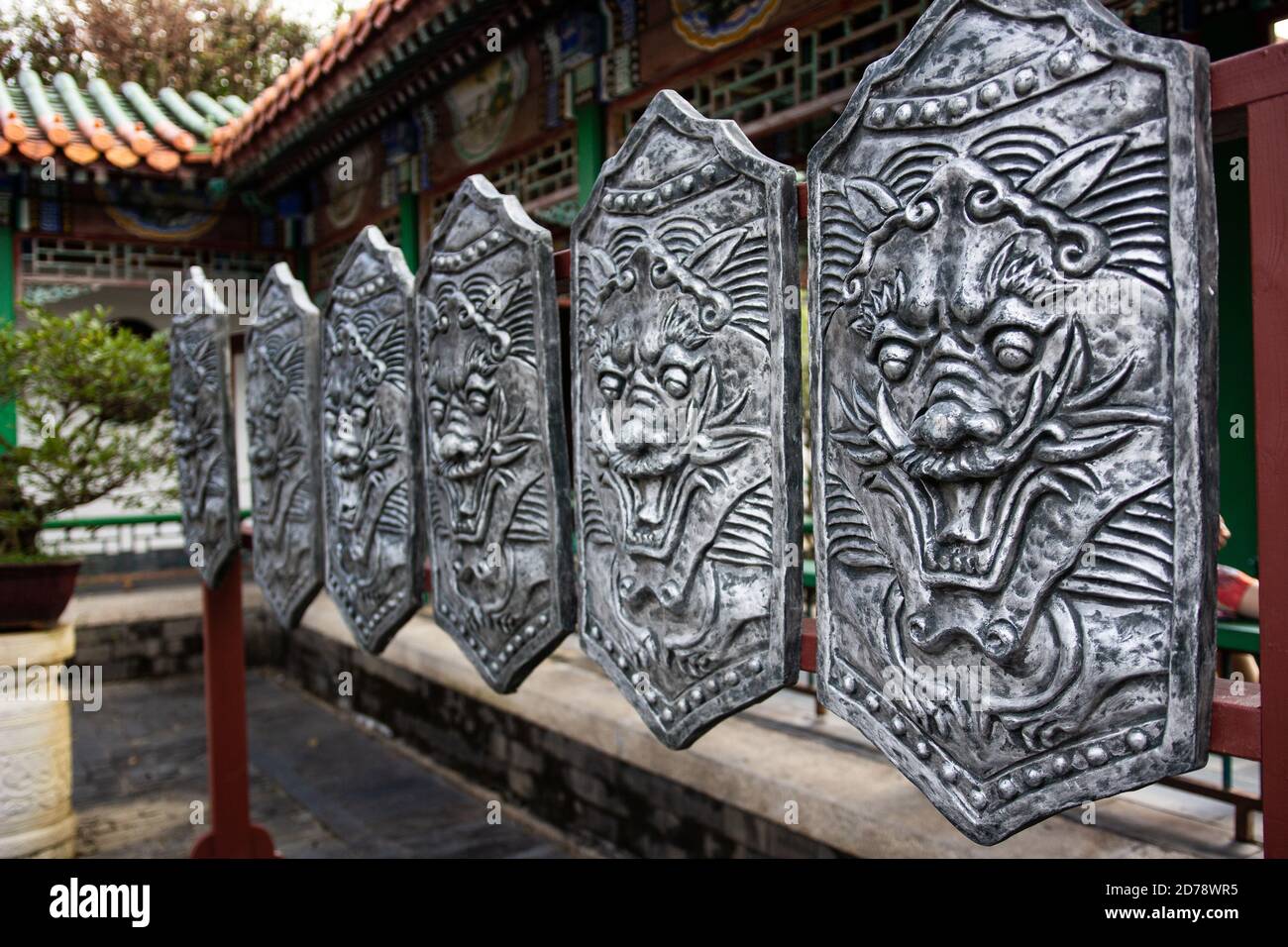 Ancient warrior shield dragon hi-res stock photography and images - Alamy