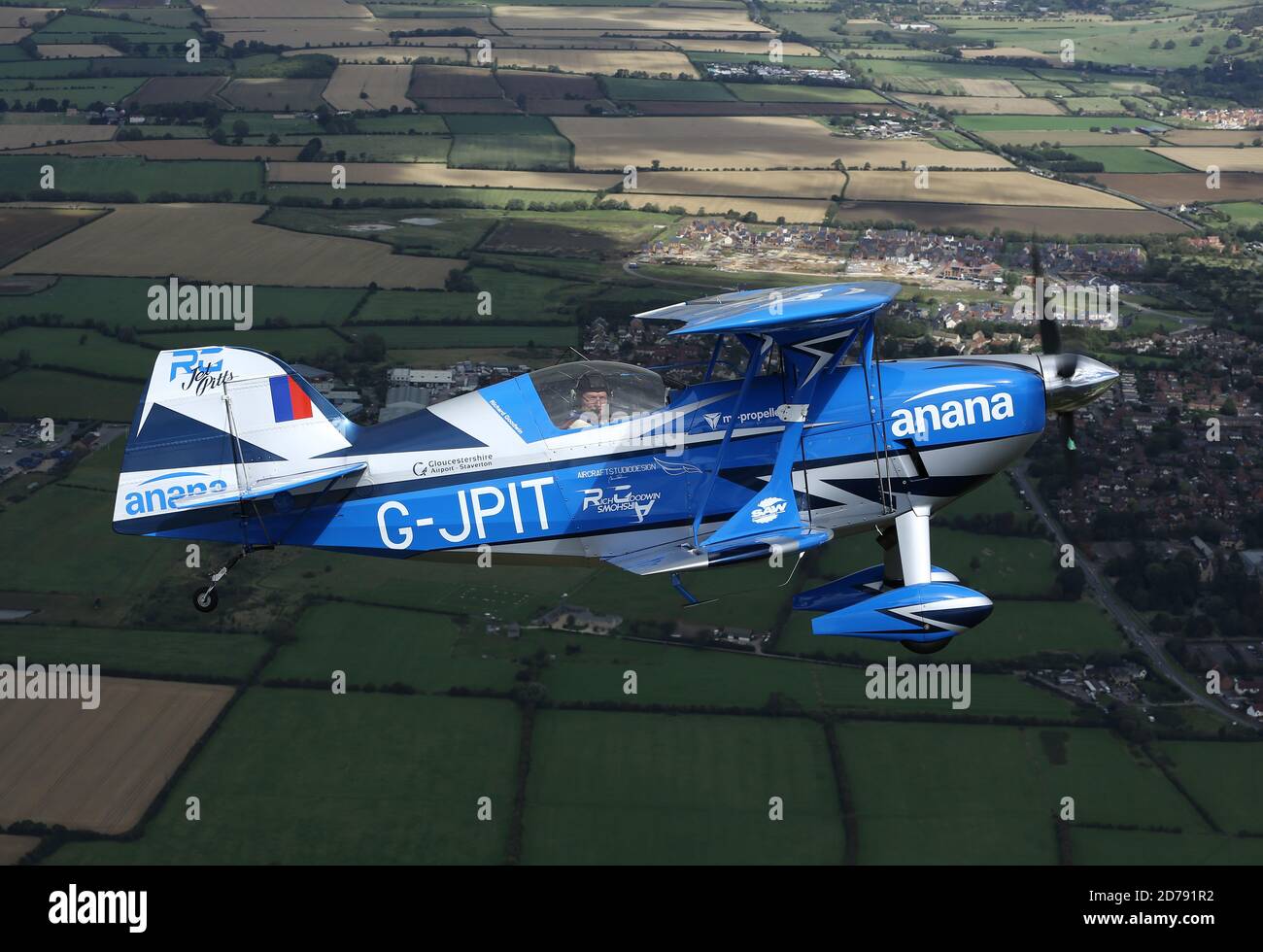 Air to Air images of the Unique Jet Pitts of Rich Goodwin Airshows ...
