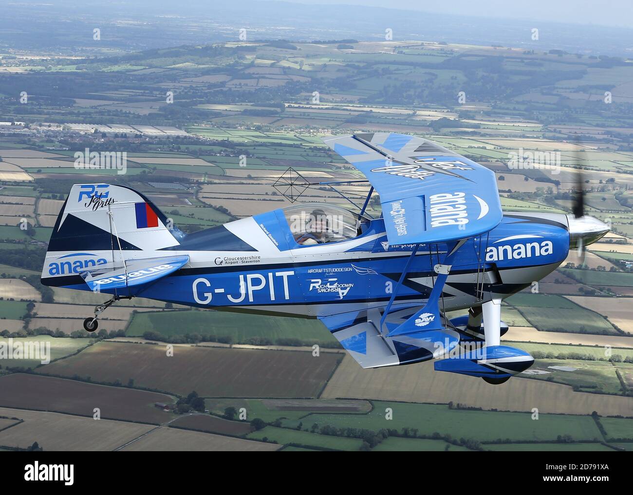 Air to Air images of the Unique Jet Pitts of Rich Goodwin Airshows ...