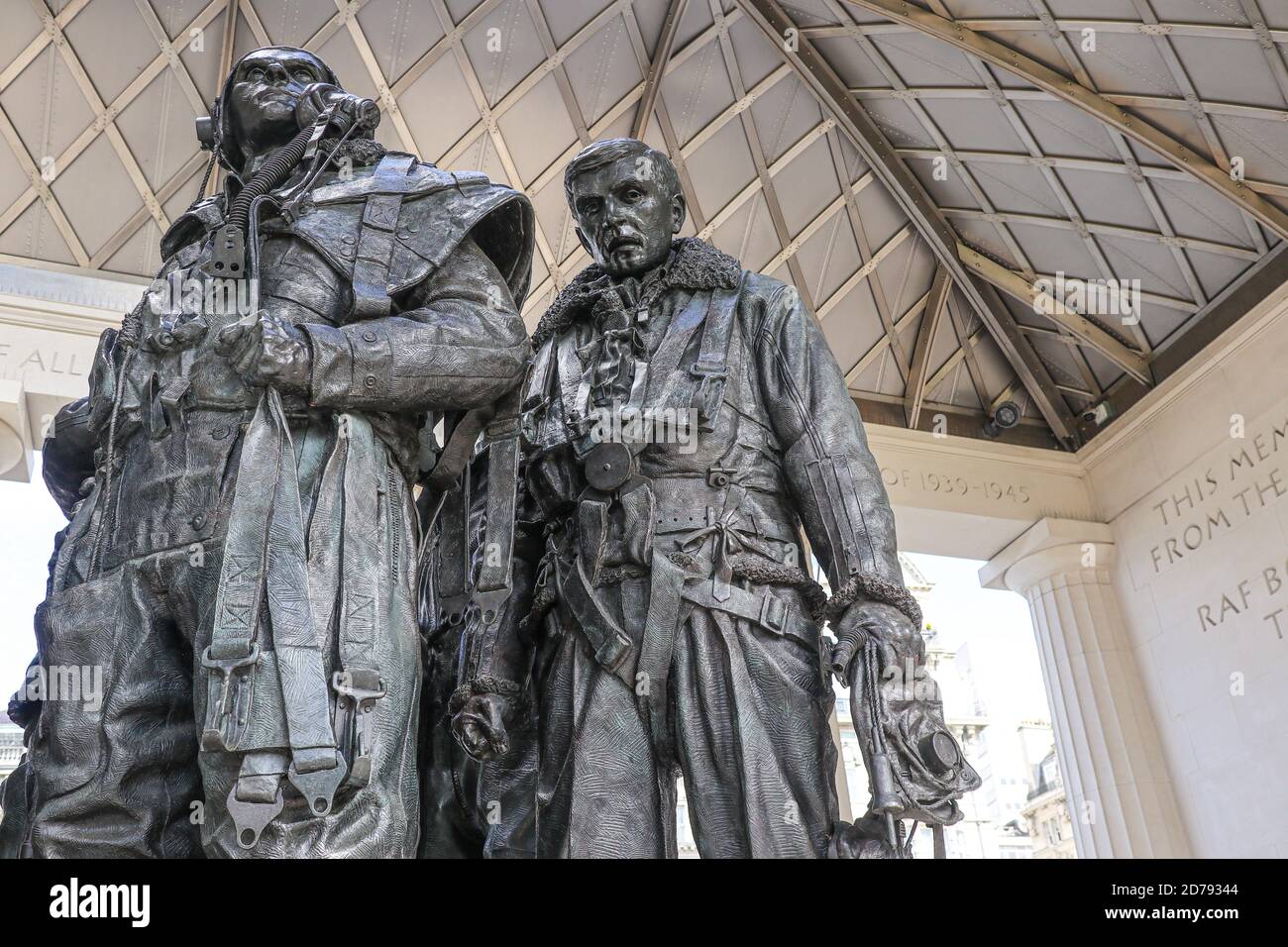 The Royal Air Force Bomber Command Memorial in Green Park, London ...