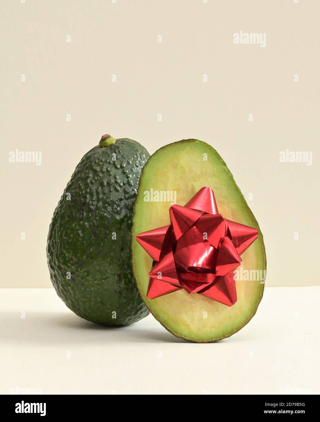 Avocado sliced hi-res stock photography and images - Alamy