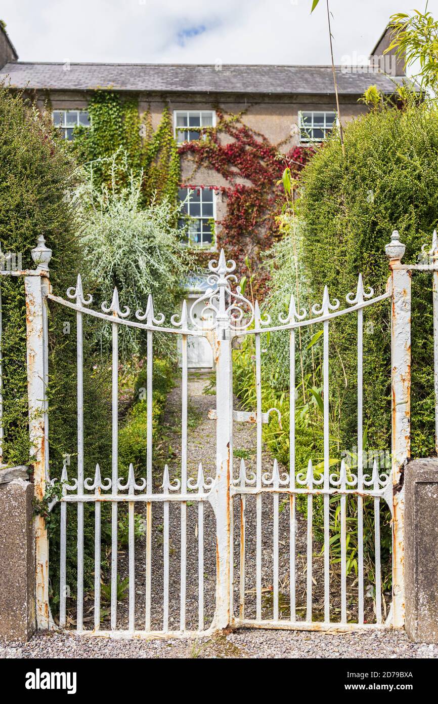 Old garden gates hi-res stock photography and images - Alamy
