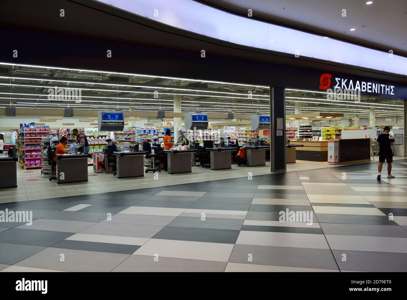 Supermarket (S?????????S) entrance inside large shopping mall, “Kings ...