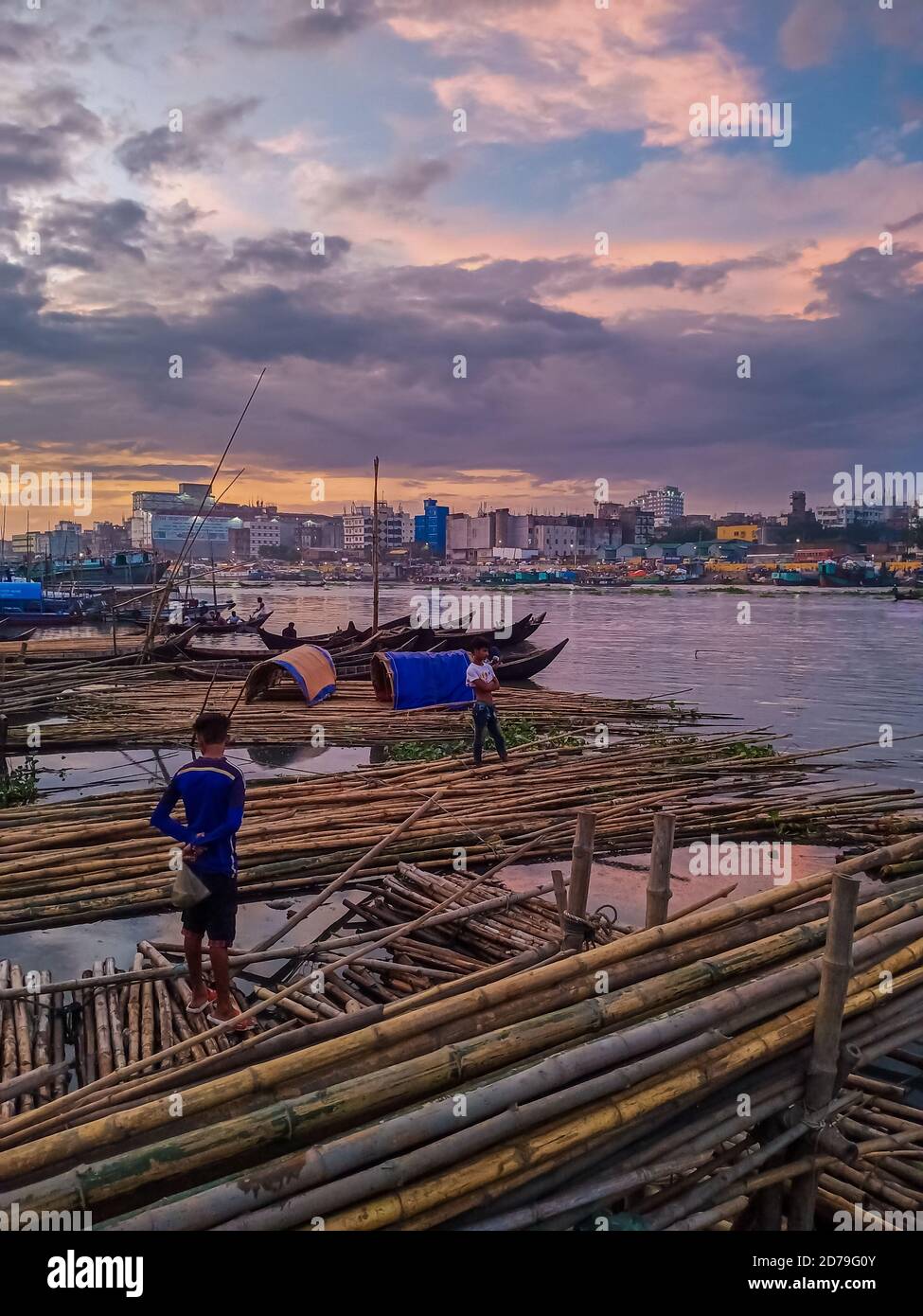 Floating bamboo shop on the river Stock Photo - Alamy