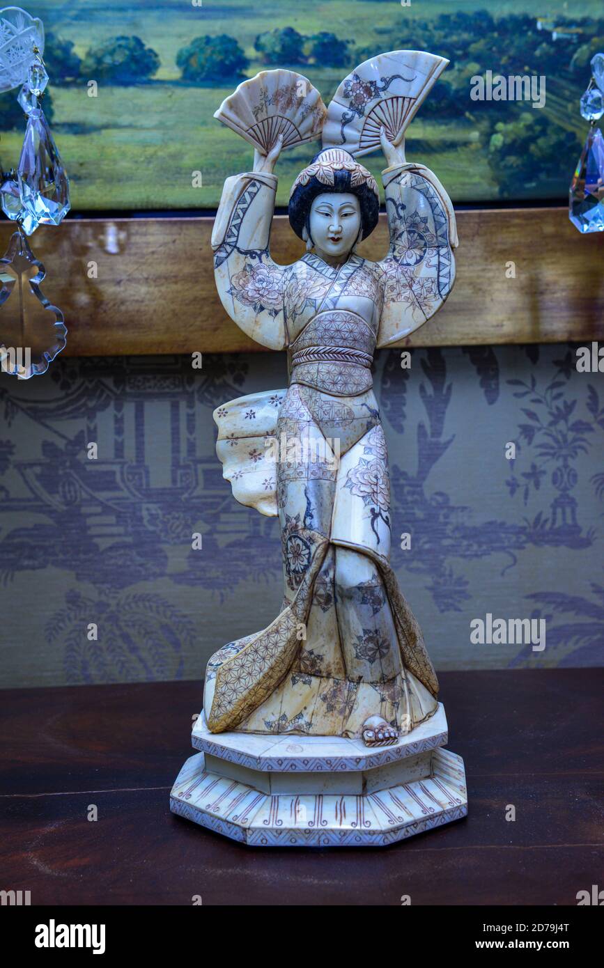 Chinese statue of a dancing woman. The ancient culture of China. Asian ...