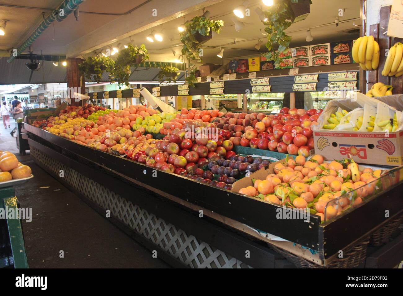 The Hollywood Farmers' Market in Los Angeles is an outdoor street ...