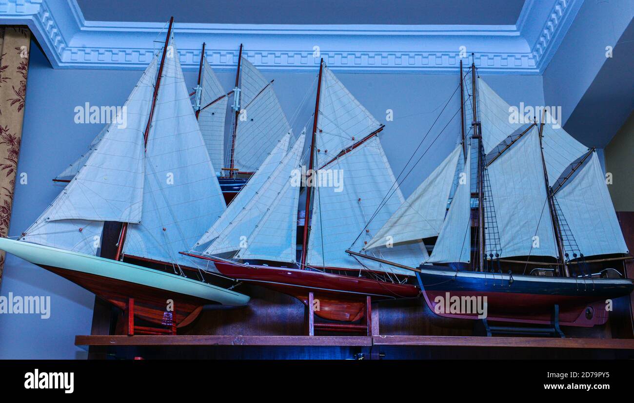 Vintage toy model boats hi-res stock photography and images - Alamy