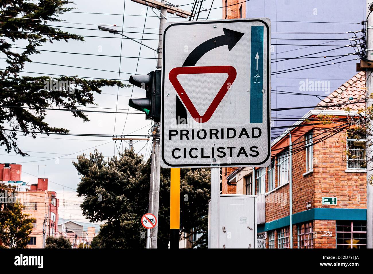 Cycle Priority Traffic Signal High Resolution Stock Photography and ...