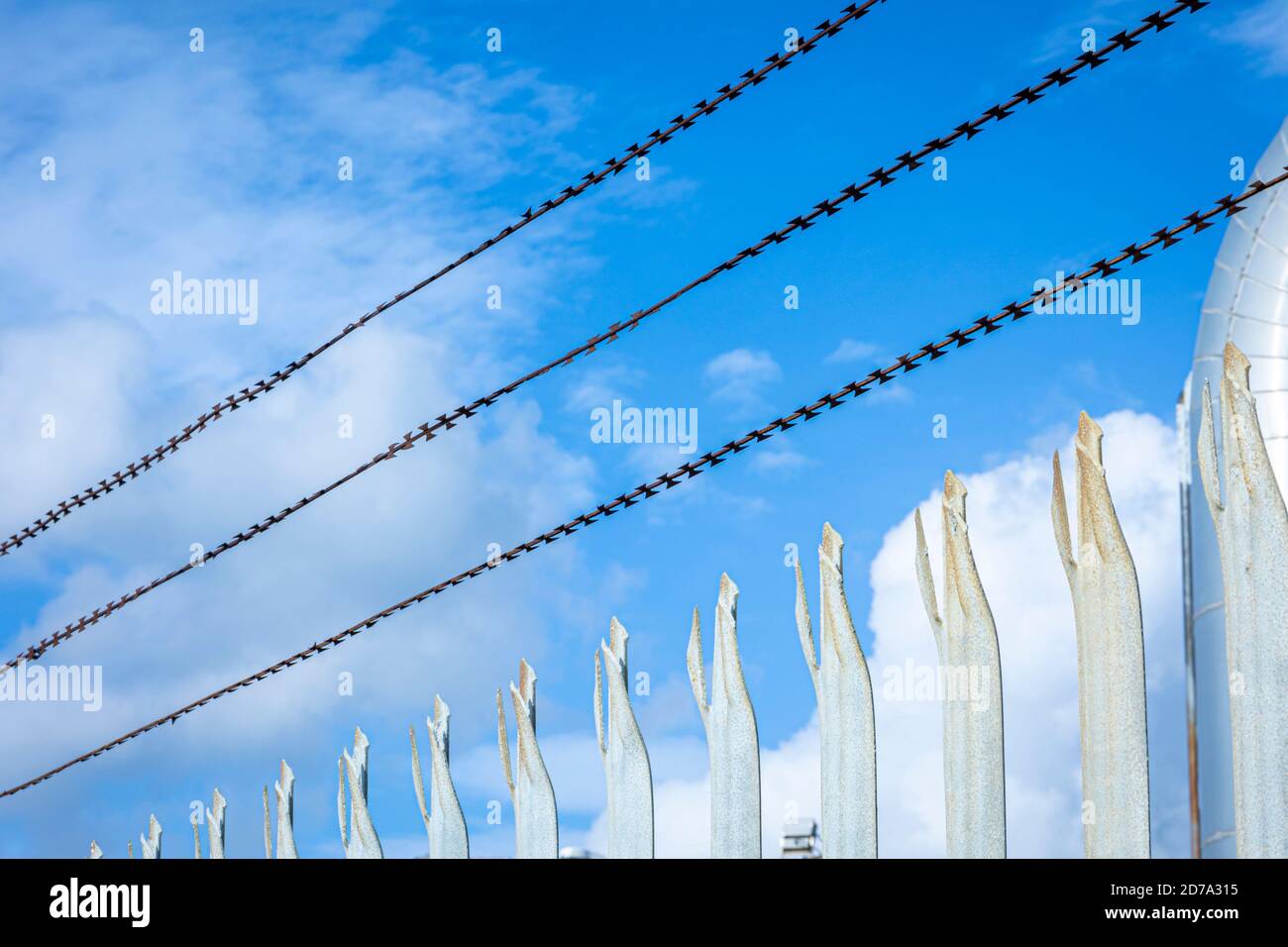 Razor wire fence hi-res stock photography and images - Alamy