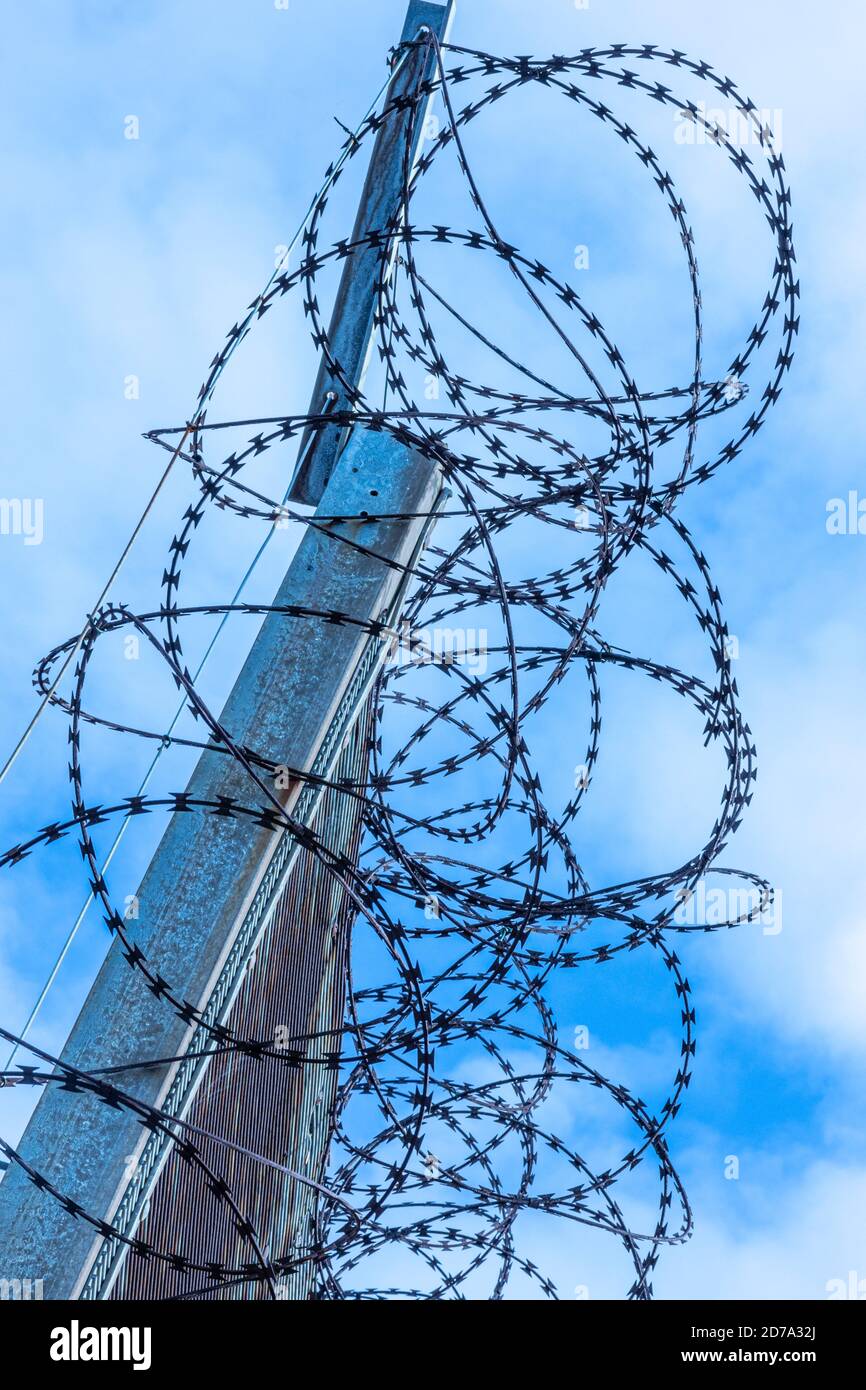 Razor barrier wire hi-res stock photography and images - Alamy
