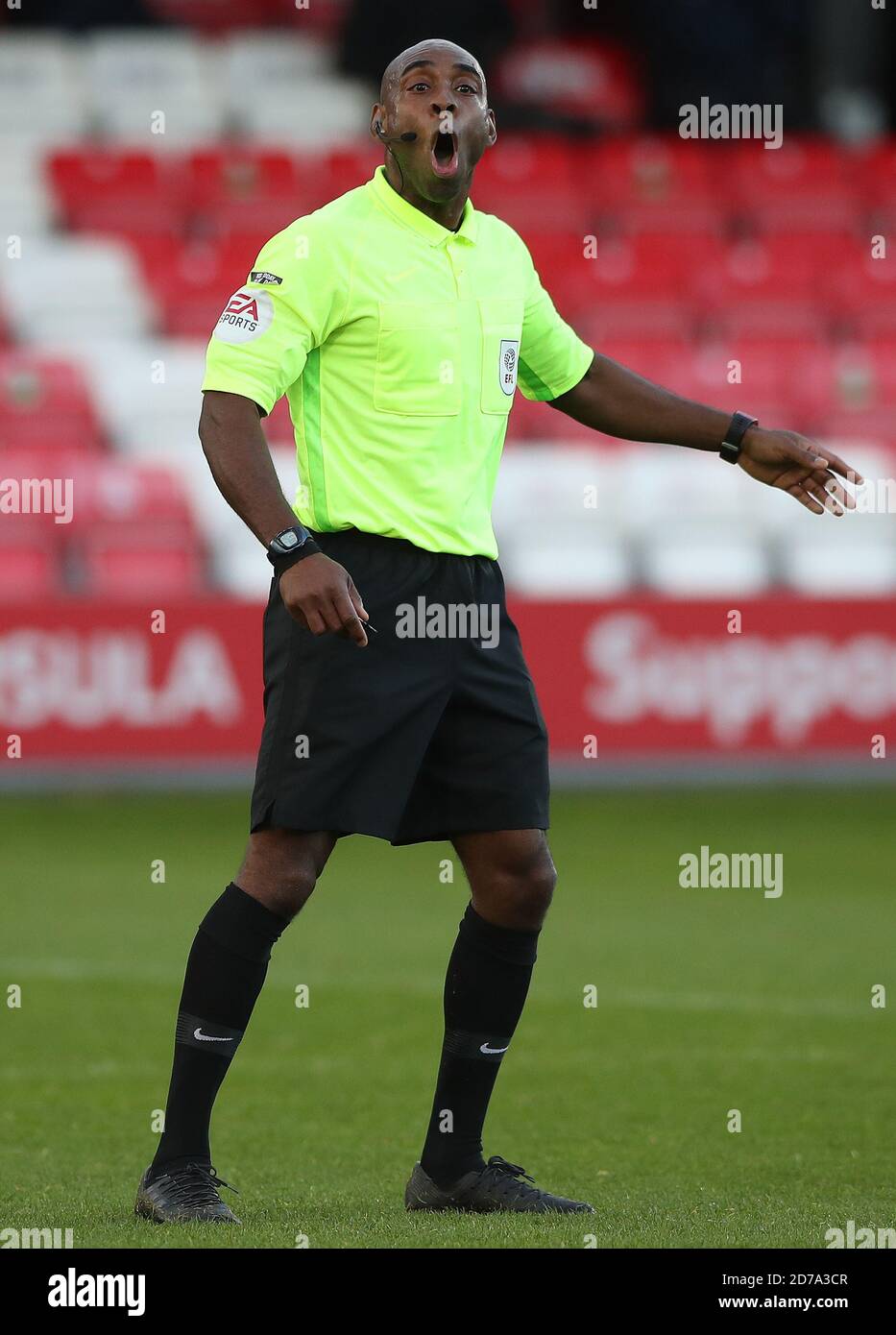 Sam allison referee hi-res stock photography and images - Alamy
