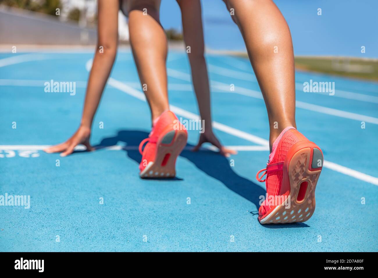 Runner track pose hi-res stock photography and images - Alamy
