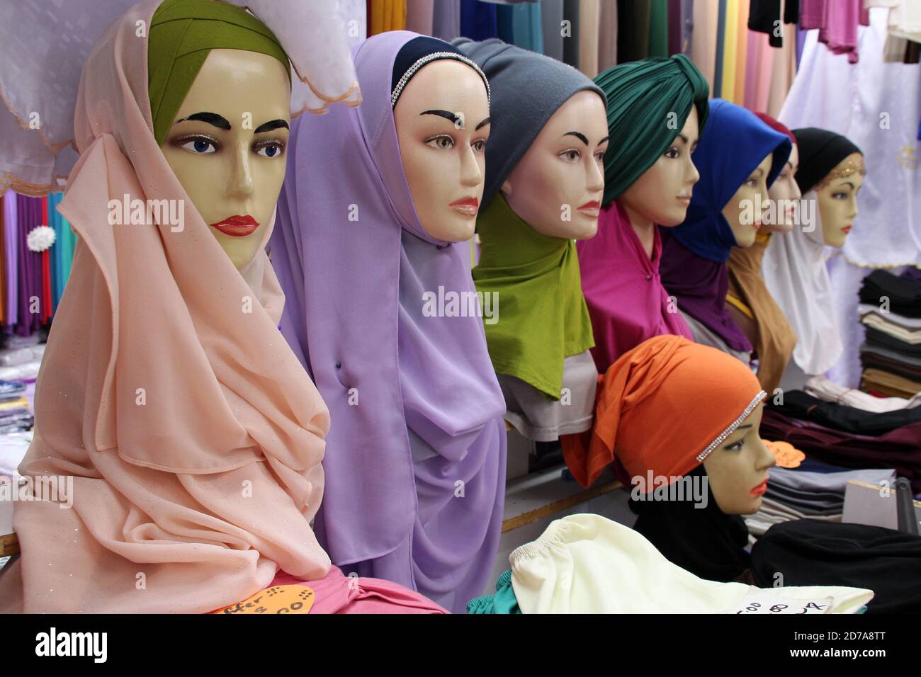 muslim veils store at a market in singapore Stock Photo - Alamy