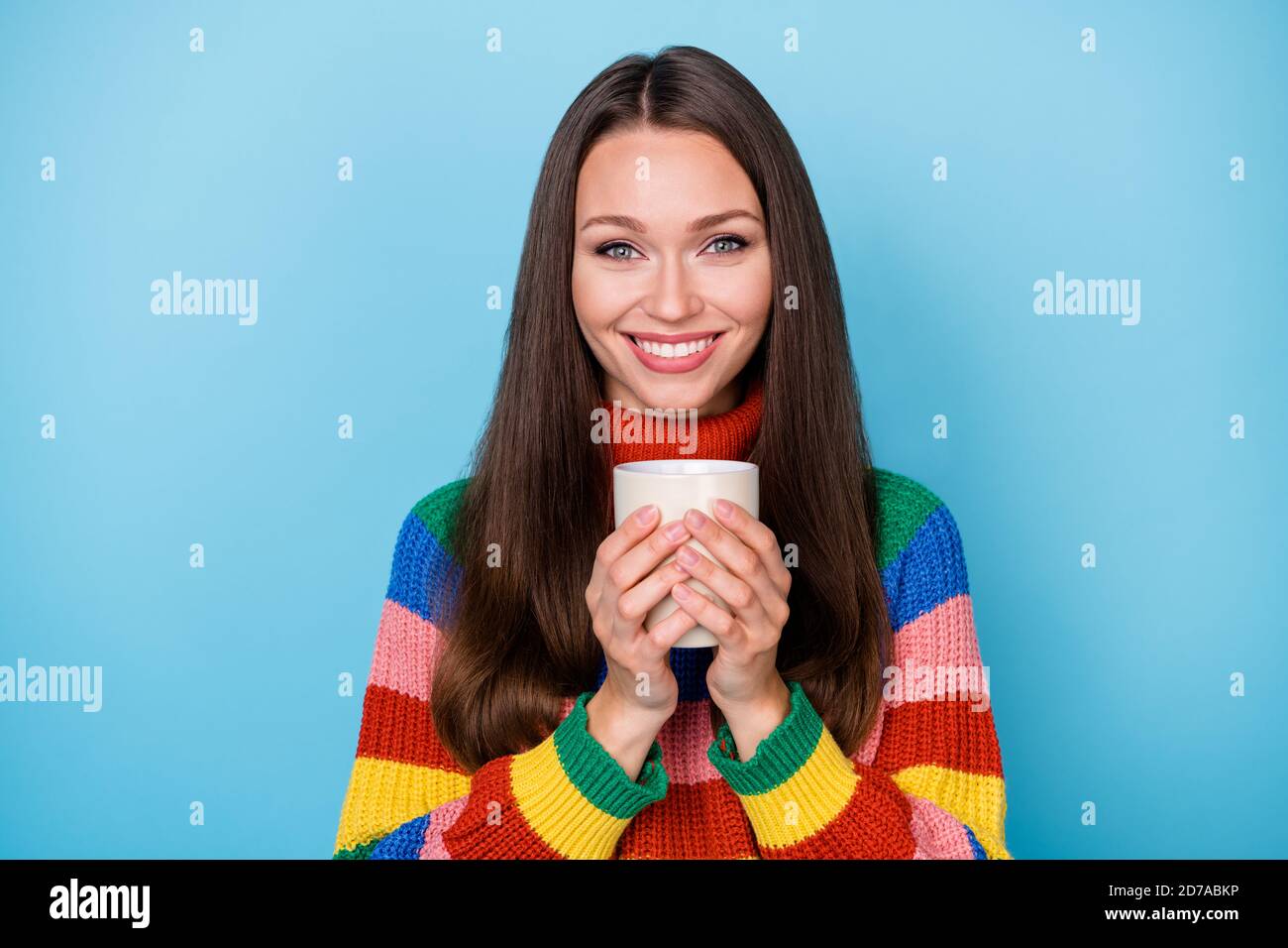 Close-up portrait of her she nice attractive lovely pretty cute ...
