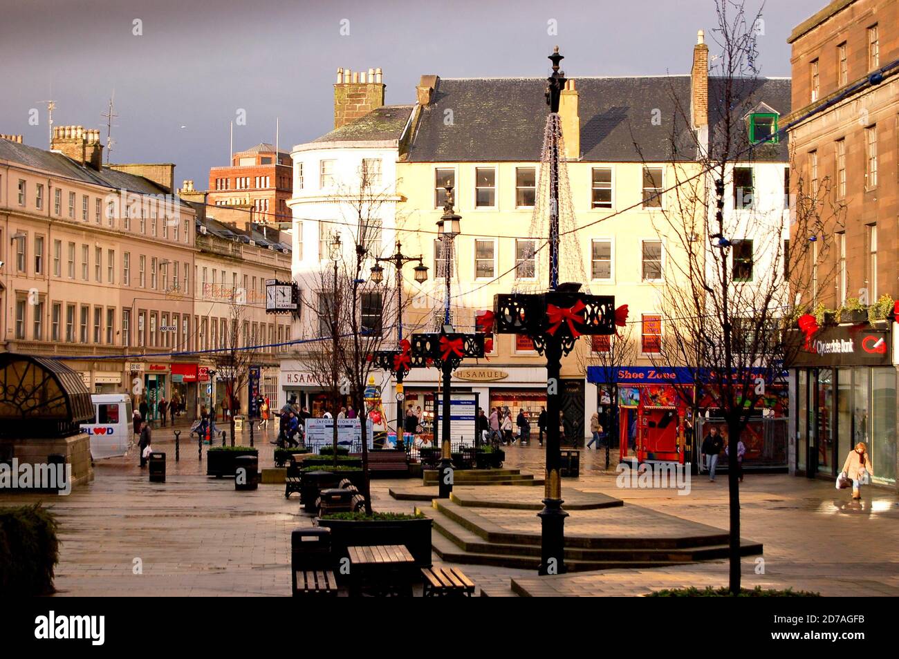 Dundee city square christmas hi-res stock photography and images - Alamy