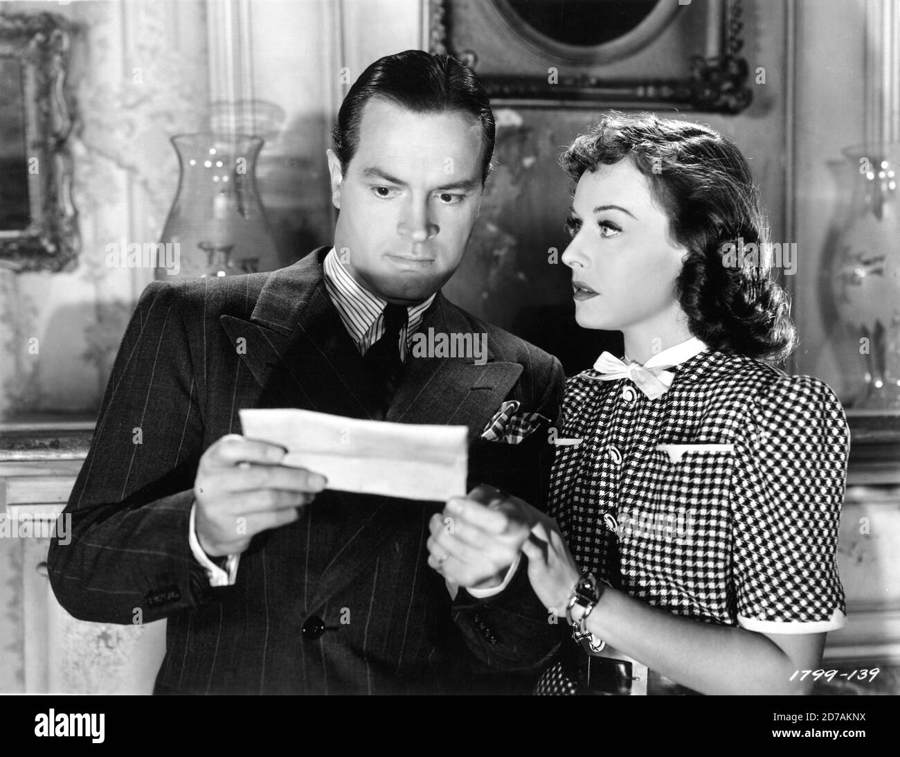 BOB HOPE and PAULETTE GODDARD in THE CAT AND THE CANARY 1939 director ...