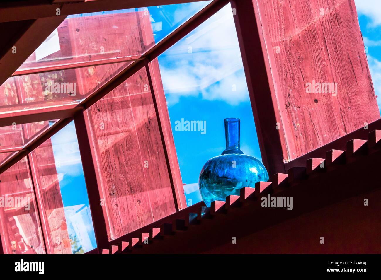 Taliesin West, Garden Room (Wright's Living Room), Blue Glass Vase ...