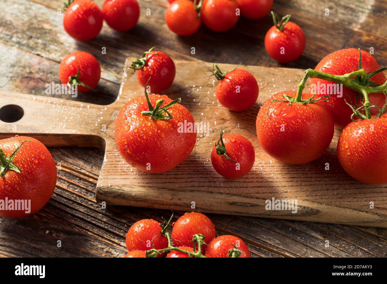 Raw Red Organic Tomatoes in a Bunch Stock Photo - Alamy
