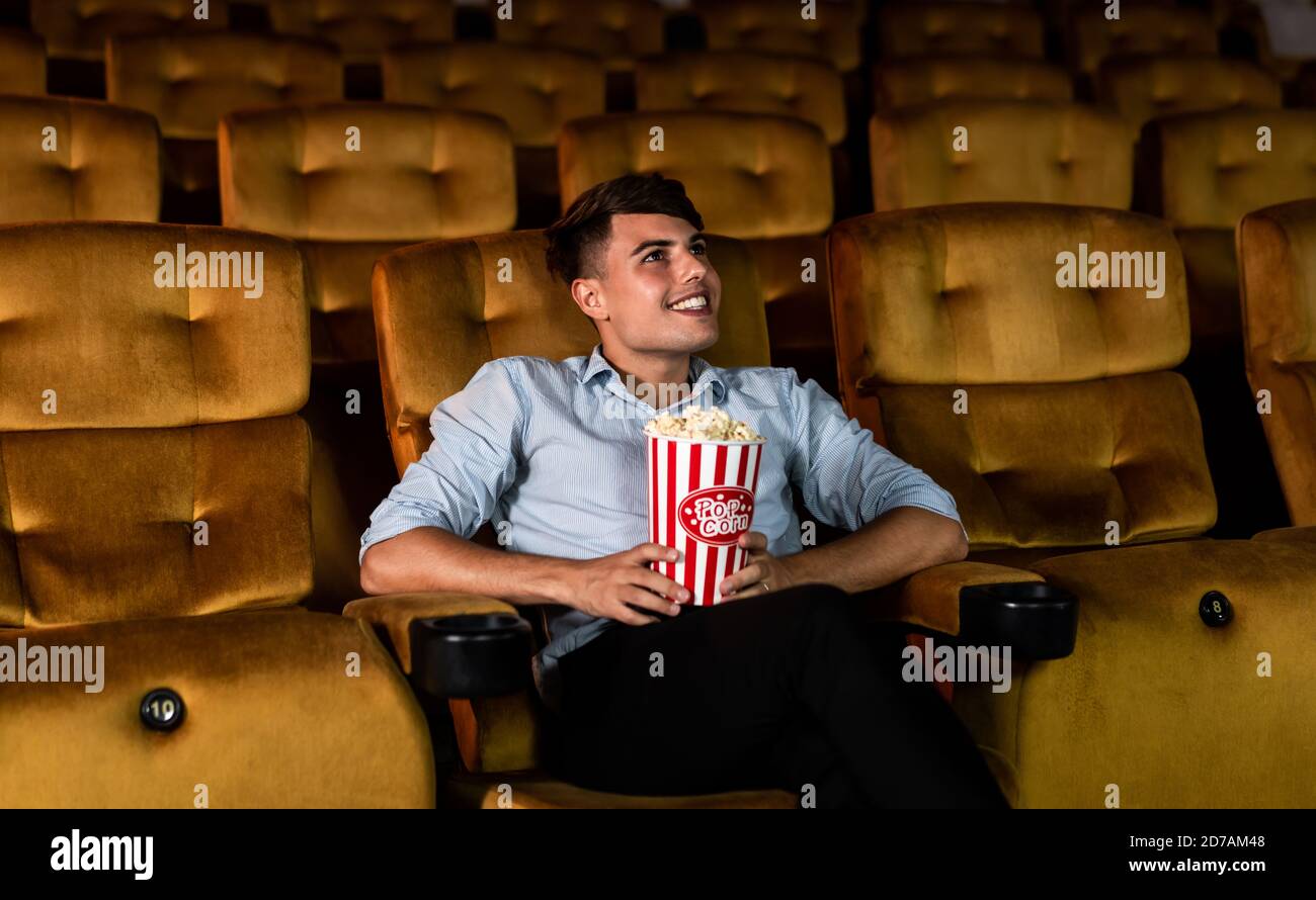 Cinema Popcorn Man High Resolution Stock Photography and Images - Alamy