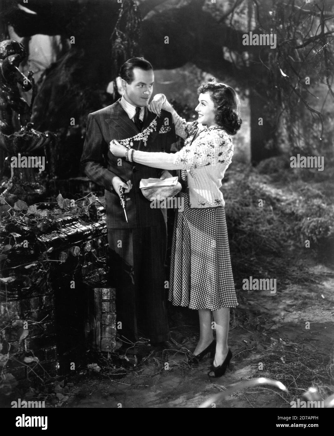 BOB HOPE and PAULETTE GODDARD in THE CAT AND THE CANARY 1939 director ...