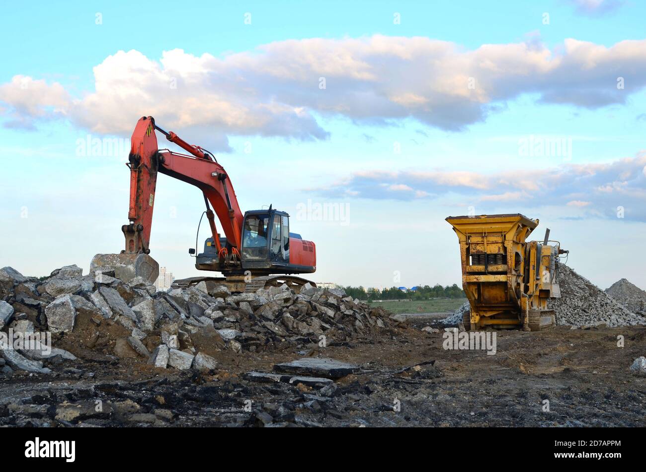 Mobile Stone crusher machine by the construction site or mining quarry ...